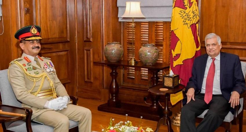 Army Chief Pays His First Formal Courtesy Call on New President