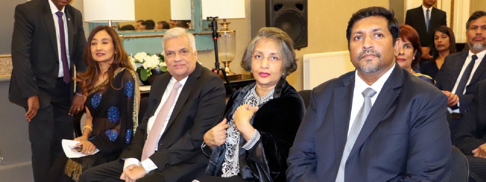 President in a tizzy over Ruwan’s photo