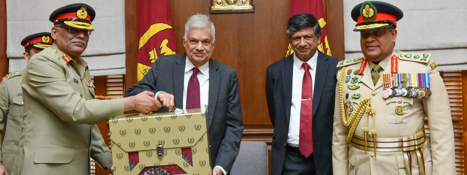 Pakistan Joint Chiefs Chairman meets President