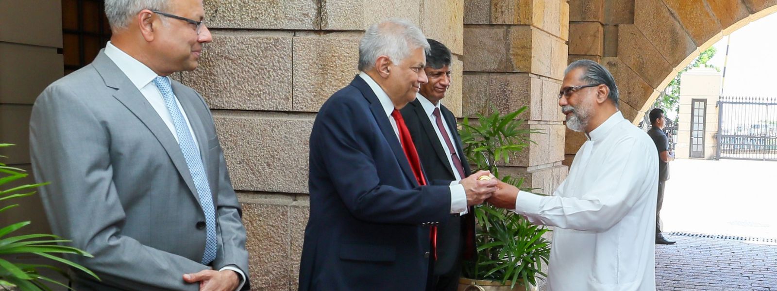 Sinhala & Tamil New Year ‘Nekath Seettuwa’ presented to President