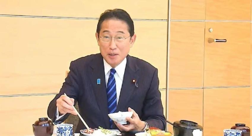 'Safe and delicious': Japan's PM eats Fukushima fish