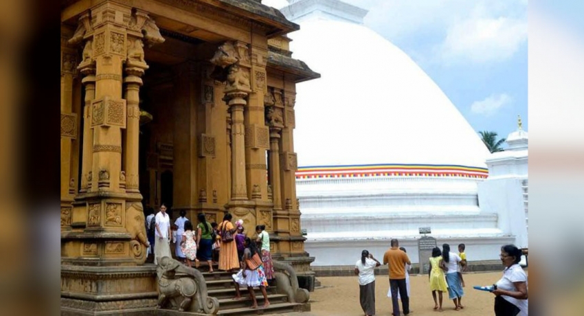 කැලණිය රජමහා විහාරස්ථ දායක සභාවේ නව සභාපති වෛද්‍ය සමන් වීරසිංහ - Sri ...