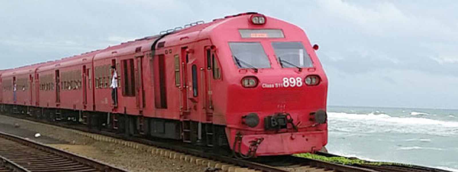 පීලි පැනීම් නිසා මුහුදුබඩ මාර්ගයේ දුම්රිය ගමන් වාර 12 ක් අවලංගුයි