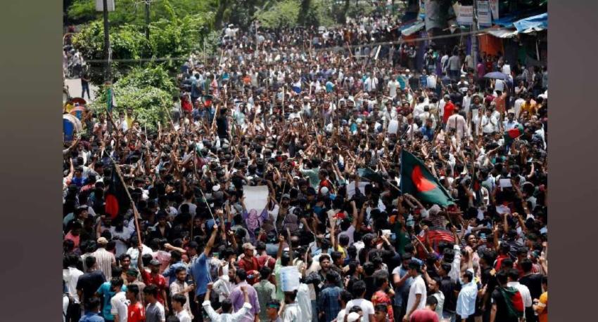 අඛණ්ඩ විරෝධතා හමුවේ බංග්ලාදේශ පාර්ලිමේන්තුව විසුරුවා හැරේ...