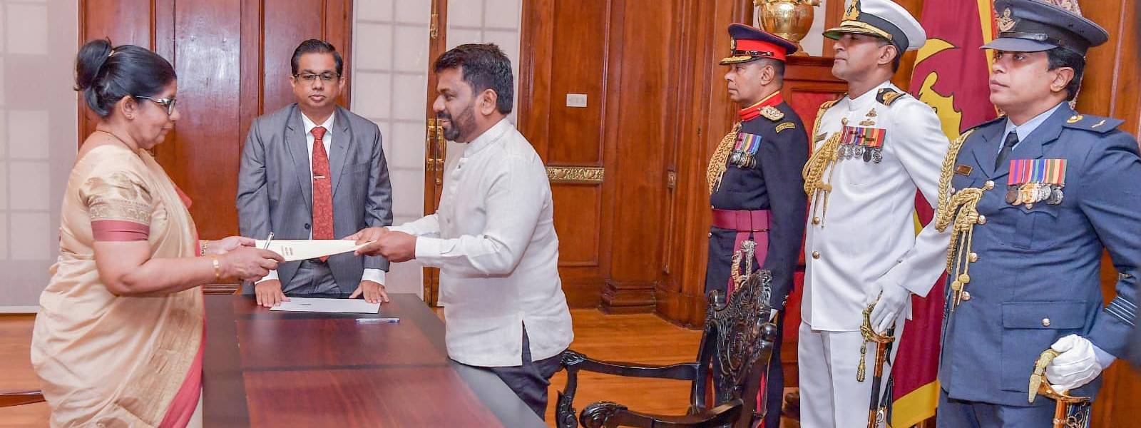 වැඩබලන අගවිනිසුරු ලෙස මූර්දු ප්‍රනාන්දු දිවුරුම් දෙයි..